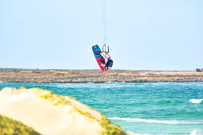Flying Solo - TheKiteMag