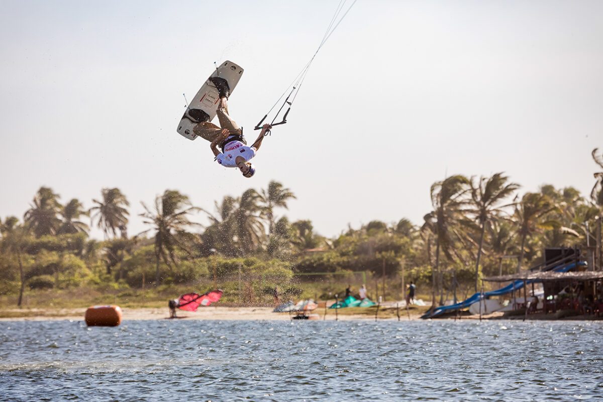 Tangled Lines: Tom Bridge - TheKiteMag